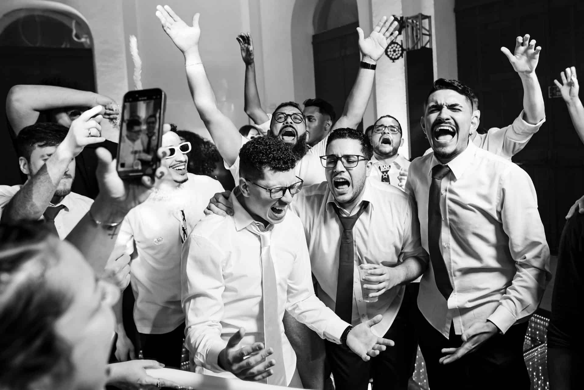 10 Brutally Honest Reasons You Don’t Like Being Around People