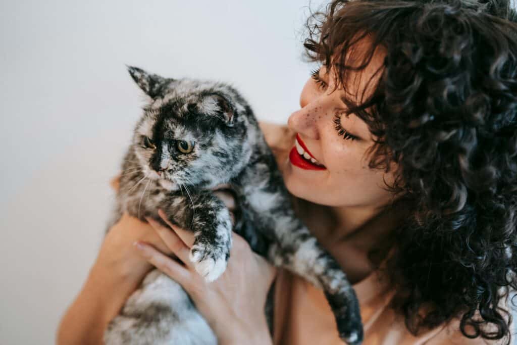 The surprising health perks of bonding with a cat